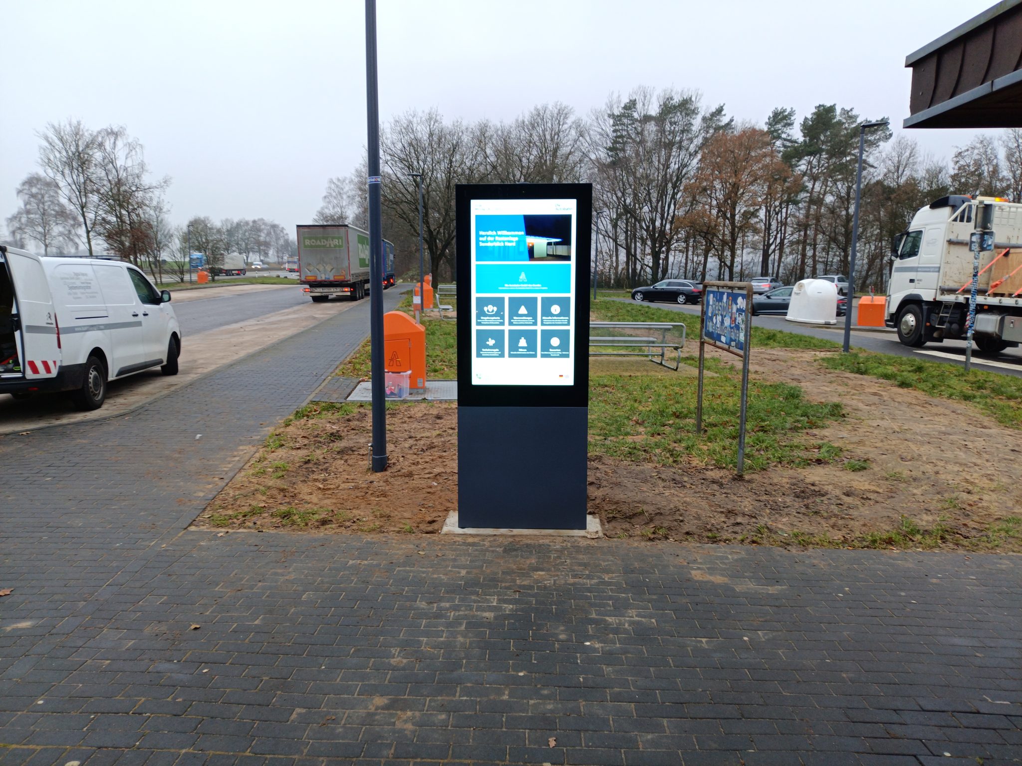 Digitale Info-Tafeln an PWC-Anlagen